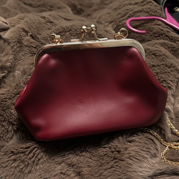 Jesalin | Bags | Elegant Burgundy Kisslock Clutch With Gold Accents ...